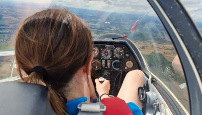 RAF Shawbury Gliding Club Celebrates 100th MEF Bursary Student - RAF ...